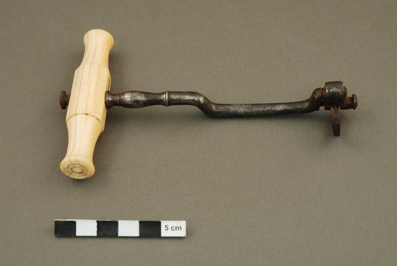 Extractor: tooth extractor with 2-claw arm - Faculty of Medicine ...