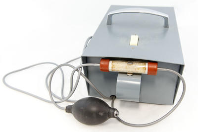 Beckman Oxygen Analyser - Faculty of Medicine, Dentistry and Health ...