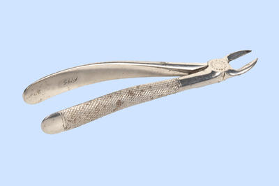 Extracting and splitting forceps - Faculty of Medicine, Dentistry and ...
