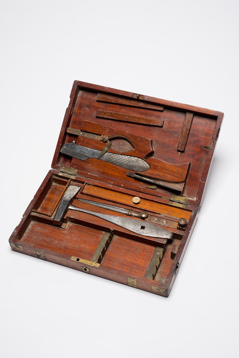 Post-mortem instruments set, in case - Faculty of Medicine, Dentistry ...