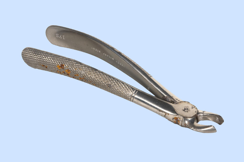 Upper right molar extracting forceps - Faculty of Medicine, Dentistry ...