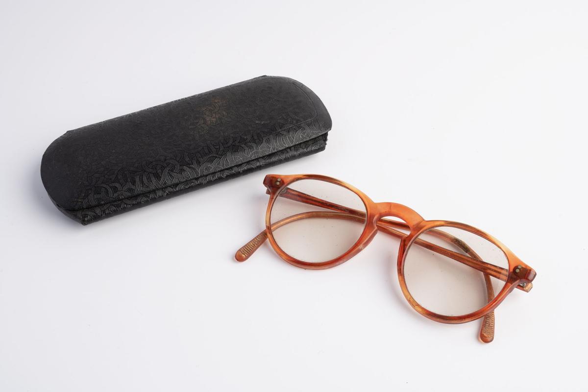 Horn-rimmed spectacles in case - Faculty of Medicine, Dentistry and ...