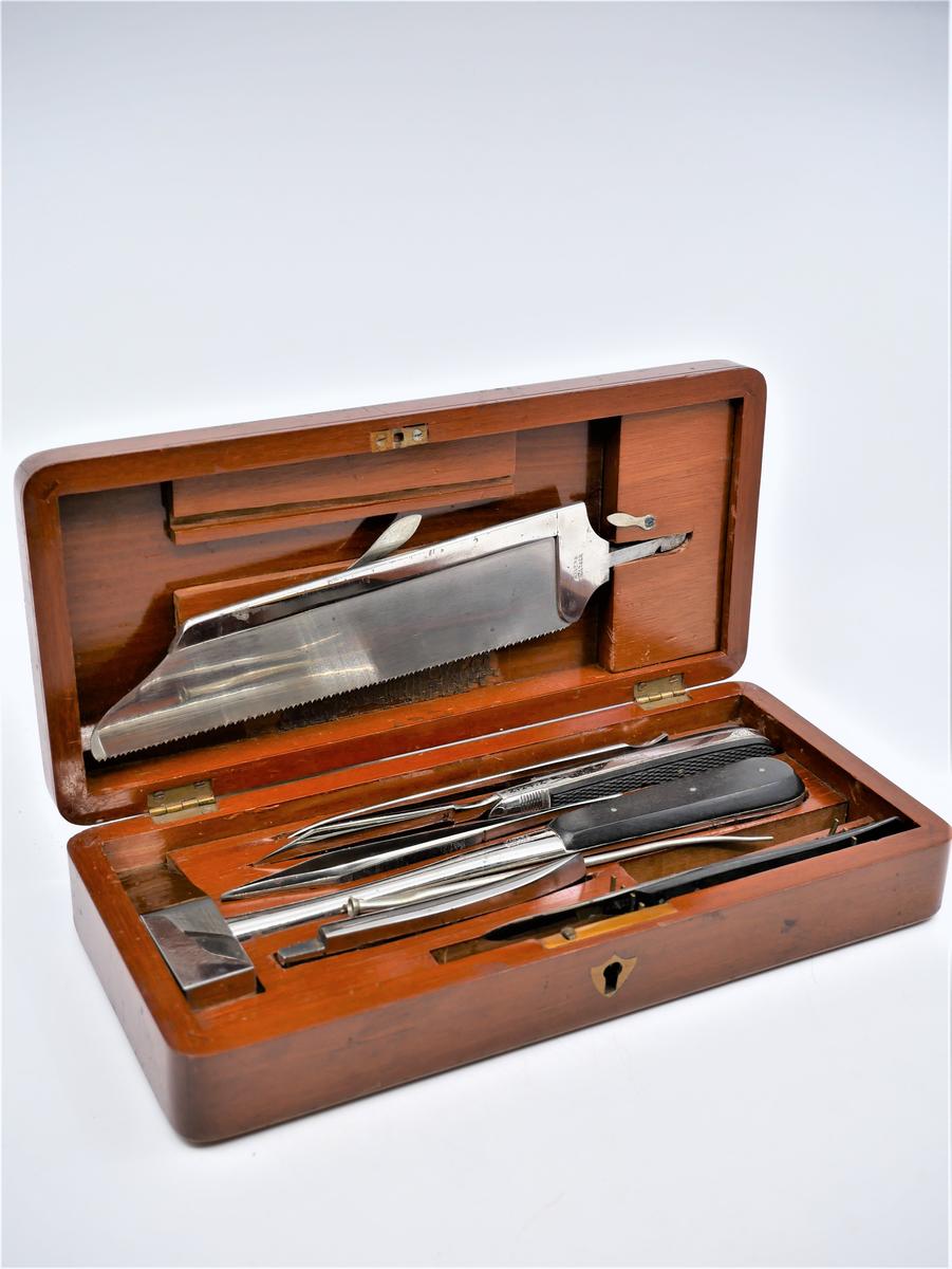 Amputation instruments, set in fitted case - Faculty of Medicine ...