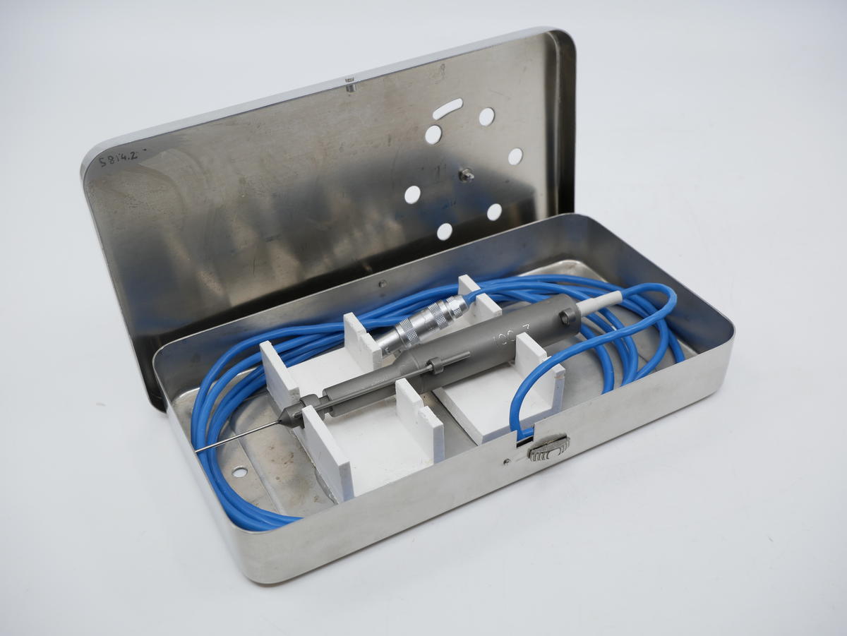 Vitrectomy handpiece with suction cutter tip in Geuder steel box ...