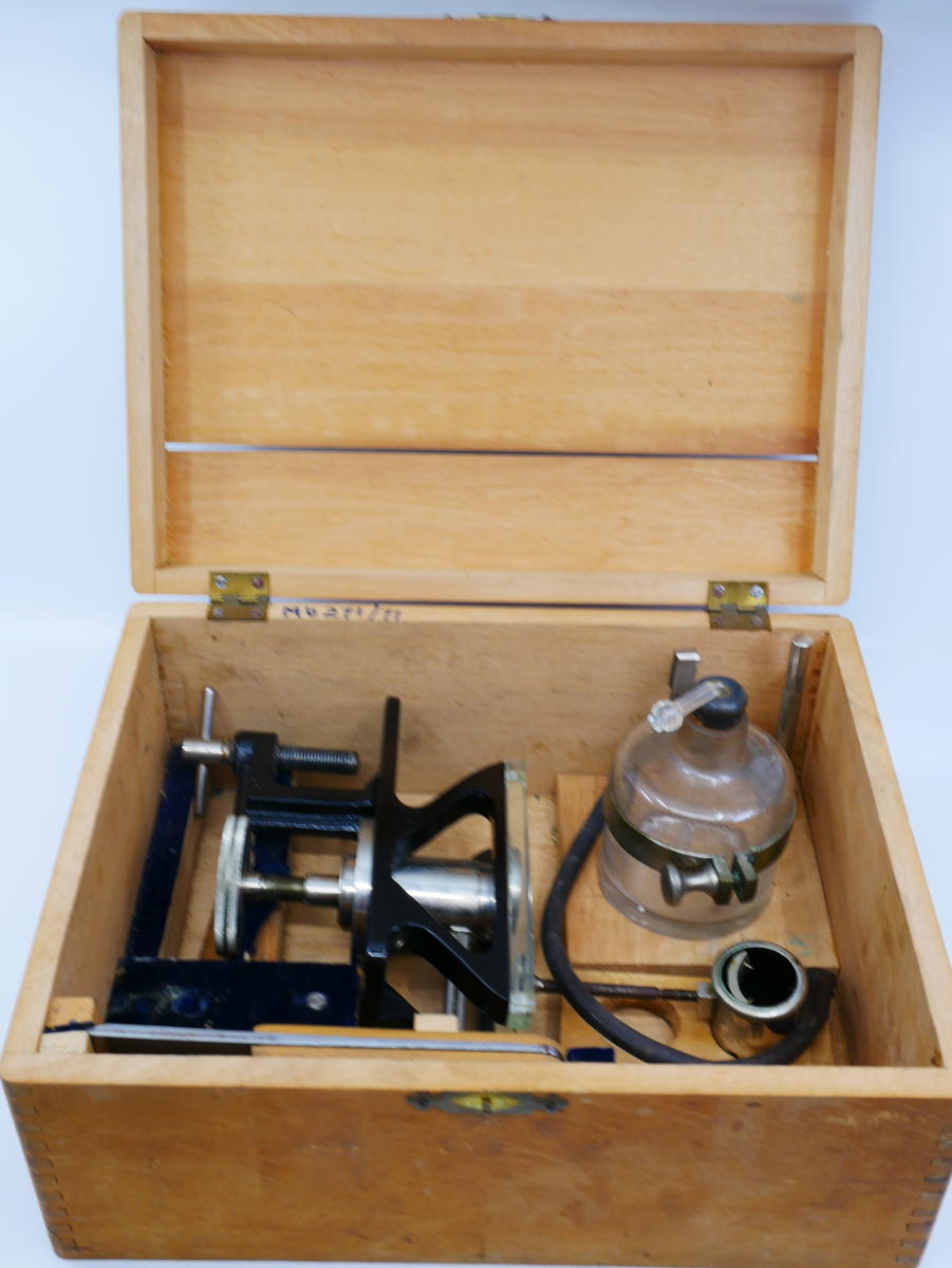 Cathcart freezing microtome with diagram, in case - Faculty of Medicine ...