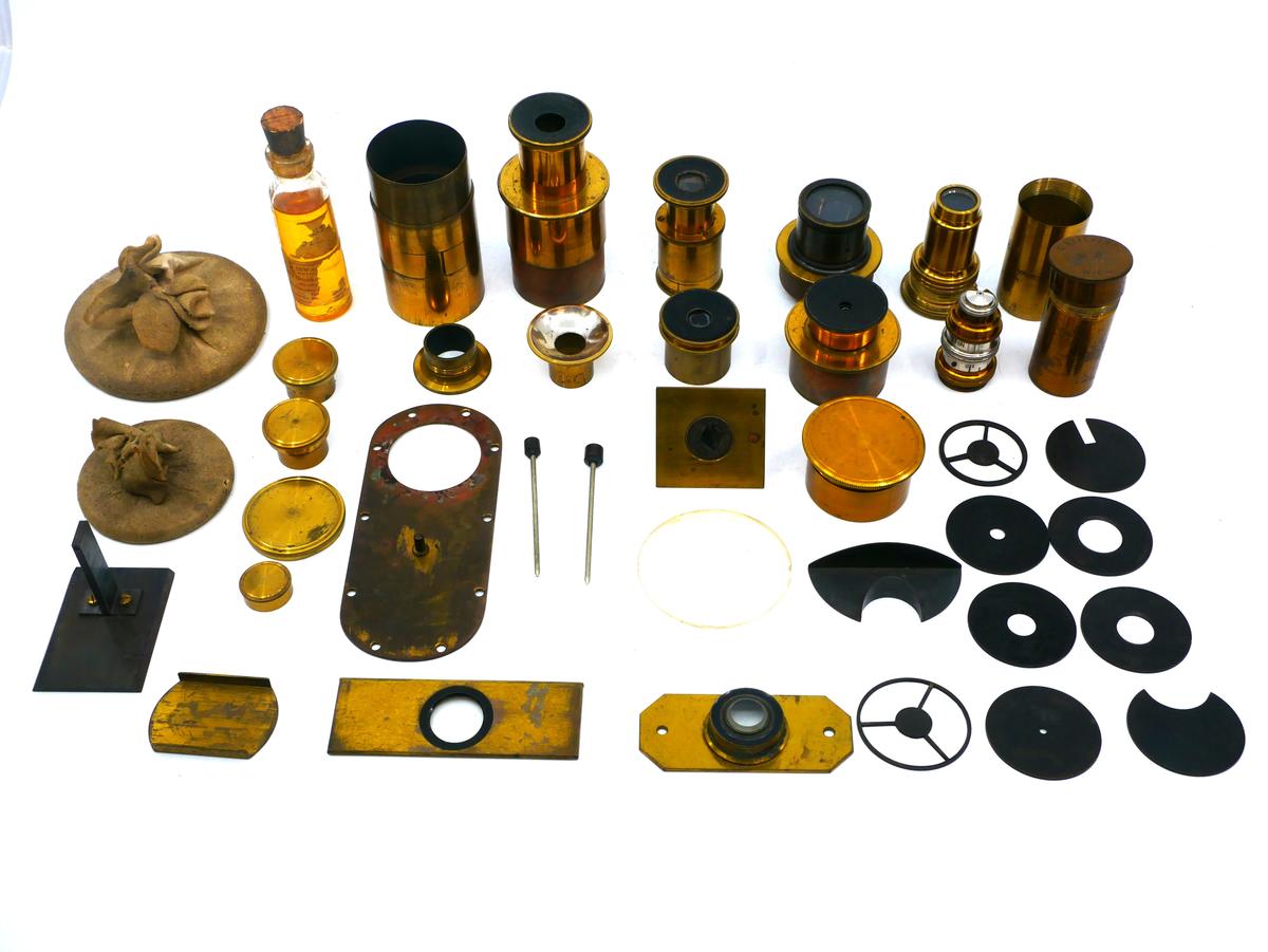 Wood and glass microscope case with key and accessories - Faculty of ...