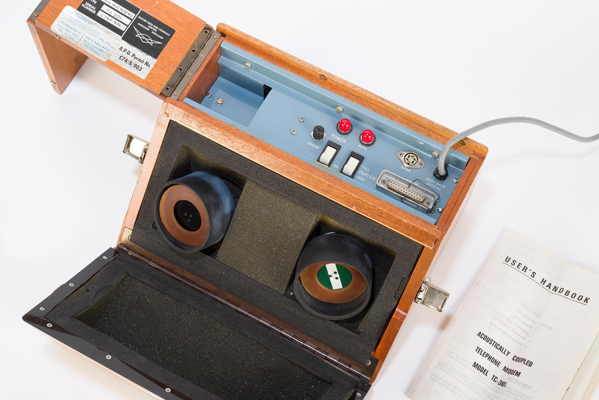 Acoustic Coupled Telephone Modem - Faculty of Medicine, Dentistry and ...