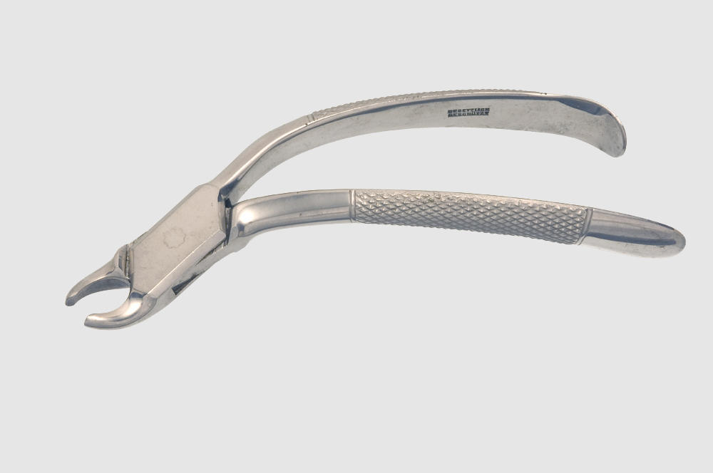 Roots universal extracting forceps - Faculty of Medicine, Dentistry and ...