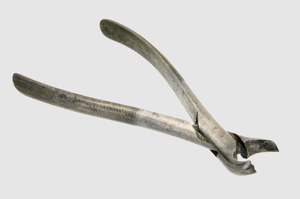 Upper left molar extracting forceps - Faculty of Medicine, Dentistry ...