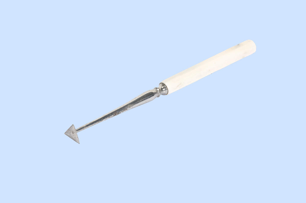 Triangular pull hoe scaler - Faculty of Medicine, Dentistry and Health ...