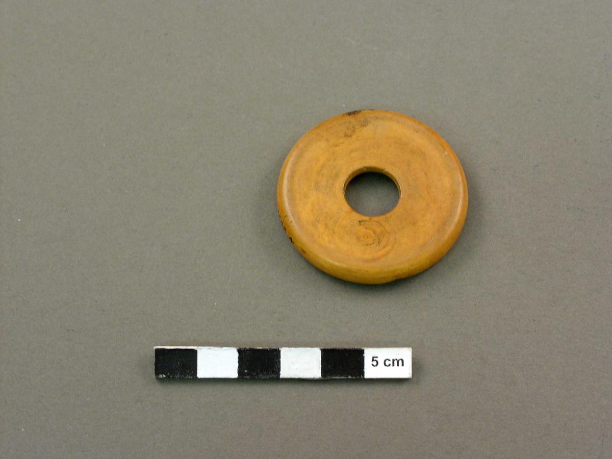 Pessary: disc-shaped boxwood pessary with centre hole (4) - Faculty of ...