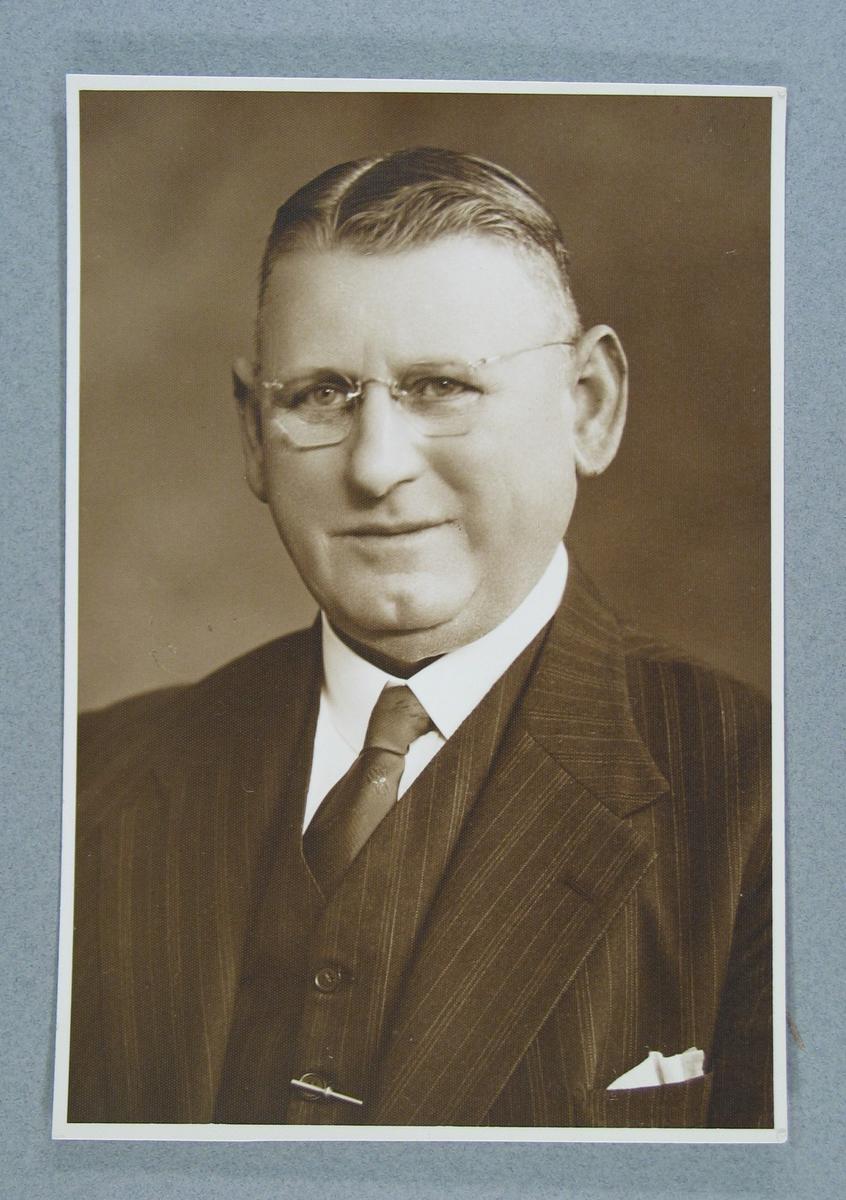 Portrait of Dr Leon Jona (1886–1964) - Faculty of Medicine, Dentistry ...