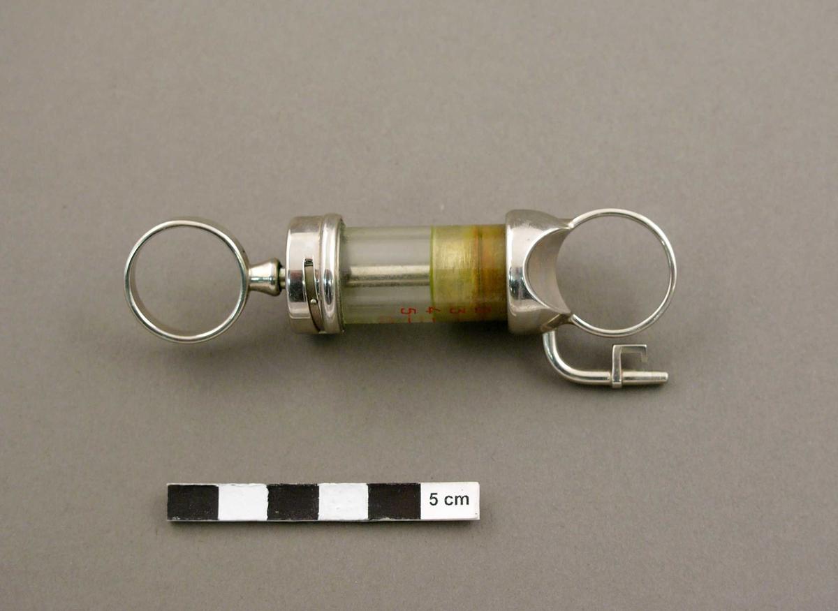 Robert's haemorrhoids syringe of 5 cc capacity, in fitted case ...