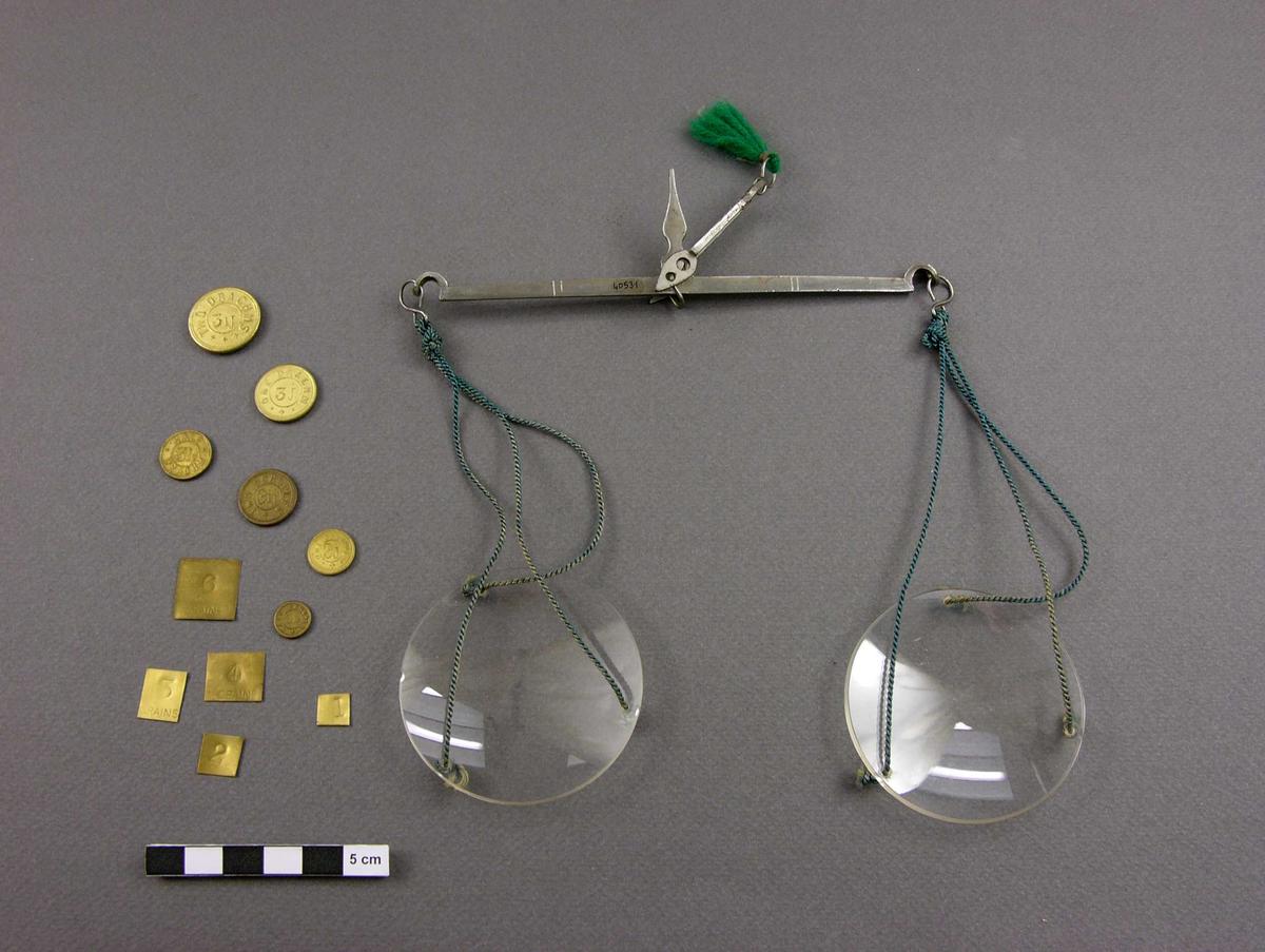 Scales: dispensing pharmaceutical scales, with weights and wooden case ...